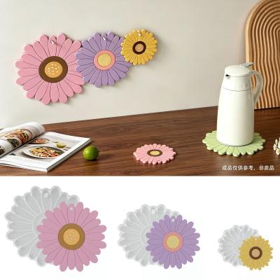 China Large, Medium, And Small Perforated Flower Coasters With Silicone Molds, Chrysanthemum Display Tables, Aromatherapy Gypsum Drip Molds for sale