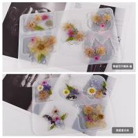 China Gutta Percha Resin Cat Bear Perfume Bottle Four Leaf Clover Five Pointed Star Peach Heart Pendant Hang Tag Silicone Mold for sale