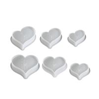 China Halloween Resin Mirror Decoration Ornament Injured Heart Dropper Glue Mold DIY Love Candle Silicone Mold for sale