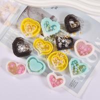 China DIY Drip Glue Gypsum Aromatherapy Valentine's Day Pixel Love Shaped Flowing Sand Keychain Pendant Silicone Mold for sale