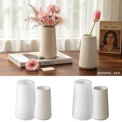 China Small Size Dropper Smooth Striped Vase Pen Holder Storage Box Aromatherapy Gypsum Candle Cup Silicone Mold for sale