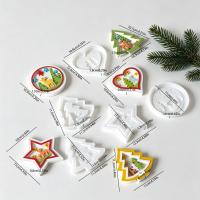 China DIY Drip Glue Aromatherapy Gypsum Christmas Tree Round Love Pentagram Elk Hanging Silicone Mold for sale