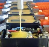 China Automatic Grade Semiautomatic Silicon Sealant Glue Potting Machine for Wall Washer Light/Lamp PU Dispenser for sale