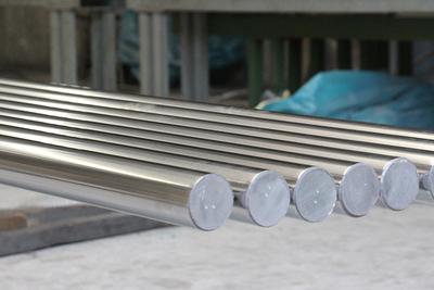 China 1000mm-8000mm Chrome Piston Rod with 800-1000MPa Tensile Strength and HRC 60-65 Hardness for Hydraulic Cylinder and Engine Applications for sale