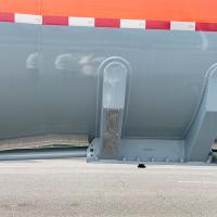 China Carbon Steel Polyethylene Lined 3 Axle HCL Tank Semi Trailer Chemical Liquid Transport Truck for sale