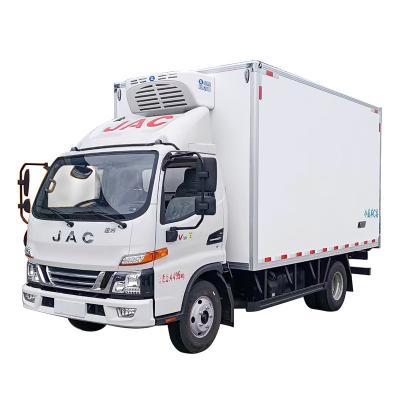 China JAC Junling Fresh Frozen Transportation Truck The Ideal Cooling Solution -20°C Temperature Range Euro 2 Emission Standard for sale