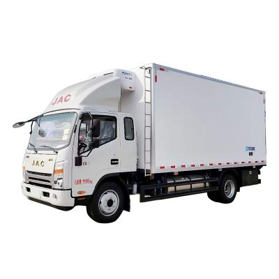 China 500-1000Nm Maximum Torque Refrigerator 4X2 Diesel Freezer Seafood 5 Ton Refrigerated Truck for Seafood Transportation for sale