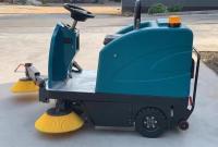 China Pure Electric Energy Type Ride On Road Sweeper Machine 180L Capacity for sale
