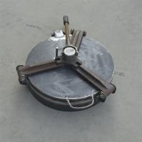 China Flow Rate DN470mm Carbon Steel Three-claw Manhole Cover for Powder Materials Transporting Tank for sale