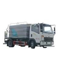 China Manual Transmission Type 5 Ton 4 * 2 Mini Water Sprinkler Truck for Road Cleaning Outlet HoWo 14 m Range for sale
