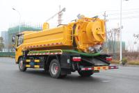 China 11200 Gross Vehicle Weight Sewage Treatment Dongfeng 4 * 2 Sewage Suction Truck with Built-in Clean Water Tank for sale