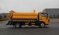 China 11200 Gross Vehicle Weight Sewage Treatment Dongfeng 4 * 2 Sewage Suction Truck with Built-in Clean Water Tank for sale
