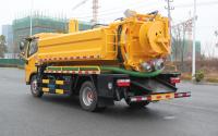 China 11200 Gross Vehicle Weight Sewage Treatment Dongfeng 4 * 2 Sewage Suction Truck with Built-in Clean Water Tank for sale