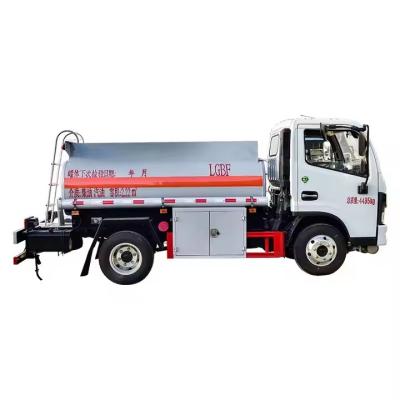 China Compact Diesel Oil Transport Truck With Euro 6 Emission Standard for sale