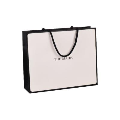 China Reusable Paper Packaging Bags 190gsm Artpaper SBS Paper Material for sale