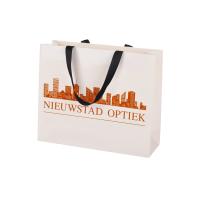 China 200g White Color Custom Printing Paper Bags With Matte Lamination Varnish UV Coating for sale