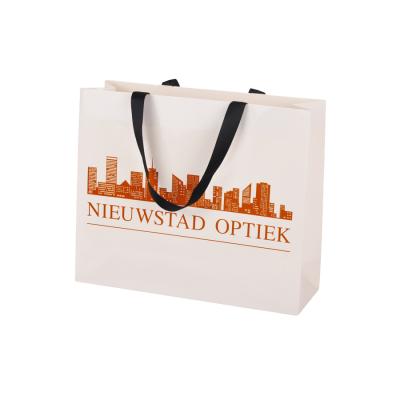 China 200g White Color Custom Printing Paper Bags With Matte Lamination Varnish UV Coating for sale