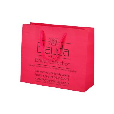 China Bright Pink Paper Packaging Bags Matte Lamination With 128gsm 175gsm Thickness for sale