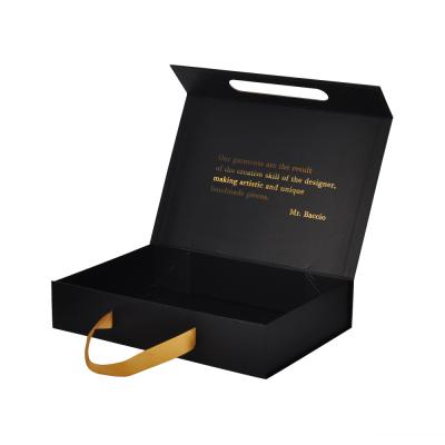 China Black Magnetic Folding Paper Boxes Packaging Gift With Ribbon Handle for sale