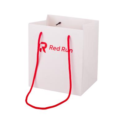 China Square Bottom White Paper Bags Gift Flower Packaging Cotton Rope Handle for sale