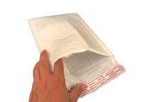 China Self Sealing 3/16 Inch Poly Bubble Mailer Bags stretch proof for sale