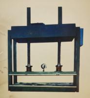 China Hydraulic Cool Press Machine 80T 1250x2500mm for Wood Veneer Plywood Pressing CE for sale