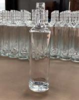 China 375ml 500ml 750ml 1000ml Capacity Glass Bottles for Vodka with Cork Top Screw GPI Top Cap for sale