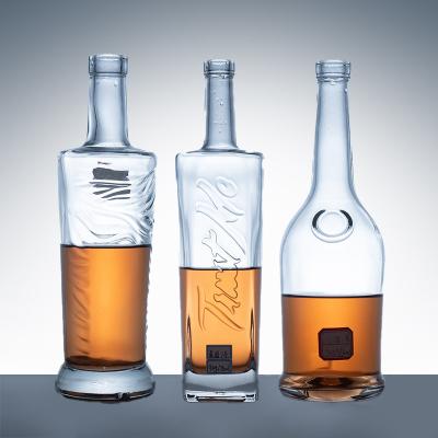 China Super Flint Glass Material Glass Liquor Wine Bottle with Decal 750ml Capacity for sale