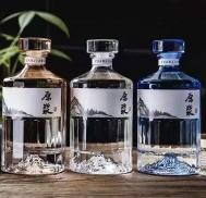 China Cork Sealing Type 750ml Glass Empty Bottles for Fancy Liquor in Super Flint Material for sale