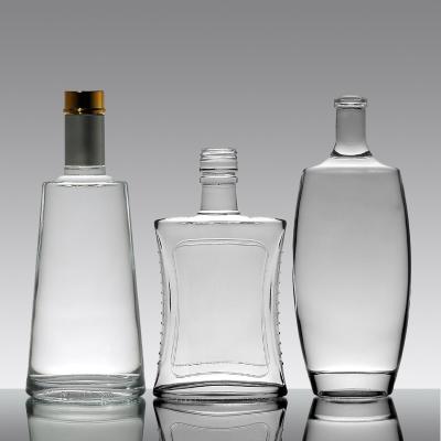 China Acceptable Customized 500ml 750 ml Empty Crystal Glass Wine Bottles for Mineral Water for sale