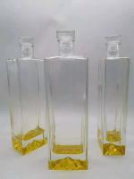 China Custom Design 500ml 750ml Square Glass Vodka Bottle with Cap for sale