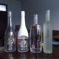 China 750ml Super Flint Glass Beverage Bottle in Matte Black and White with Custom Label for sale