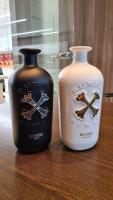 China 750ml Super Flint Glass Beverage Bottle in Matte Black and White with Custom Label for sale