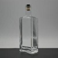 China 700ml Square Whisky Glass Bottle with Crystal White Glass Material and Embossed Style for sale