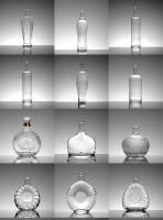 China Fancy Clear Glass Bottle for Whiskey Custom Logo Round Shape 750ml Glass Liquor Bottles for sale