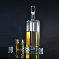 China 500ML 750ML 1000ML Clear Gin Rum Whiskey Glass Liquor Bottle with Cork Sealing Type for sale