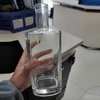 China 700ml 1L Liquor Bottle Whiskey Alcohol Packaging Bottle for Mineral Water Packaging for sale