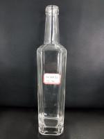 China Transparent Empty 750ml Vodka Liquor Glass Bottle with Sealing Type Cork/Screw/Guala for sale