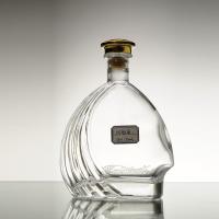 China 700ml Super Flint Glass Material Whisky Bottle for Clear Vodka Sprits Empty for sale