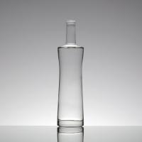 China Customized Crystal Glass Juice Bottle from Italy with Cork Sealing Type for sale