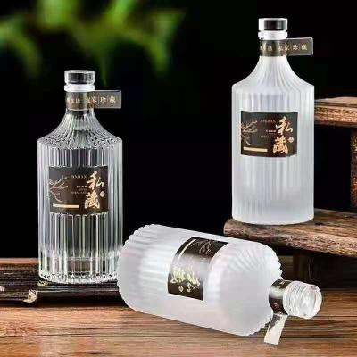 China 500ml Super Flint Material Clear White Glass Bottle for Vodka Whiskey Gin for sale