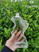 China 500ml Super Flint Material Clear White Glass Bottle for Vodka Whiskey Gin for sale