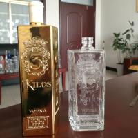 China Customized 750ml/500ml Glass Bottle for Spirits Packaging Twist-off Cap Sealing Type for sale