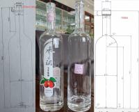 China 750ml Industrial Beverage Glass Liquor Bottle with Color Spray Surface and Decal for sale