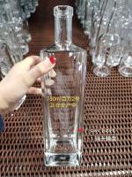 China Frosted 750ml Glass Bottle for Liquor Brandy Whiskey Vodka Gin Rum Square Shape CNF for sale