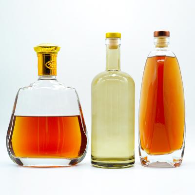 China Super Flint Glass Material 700ml Spirit Bottle for Screen Printing Surface Handing for sale