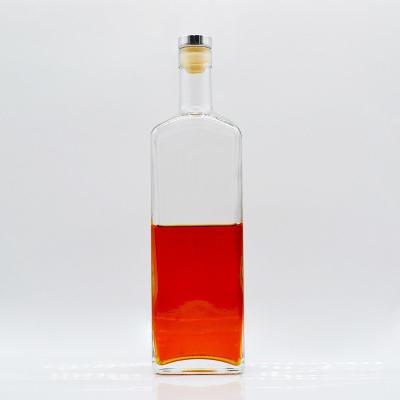 China Super Flint Glass Material 700ml Whiskey Empty Glass Bottle for Alcoholic Beverages for sale