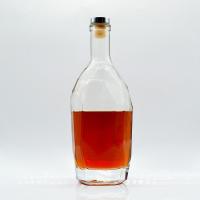 China Super Flint Glass Material 700ml Whiskey Empty Glass Bottle for Alcoholic Beverages for sale