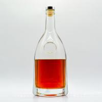 China Super Flint Glass Material 700ml Whiskey Empty Glass Bottle for Alcoholic Beverages for sale