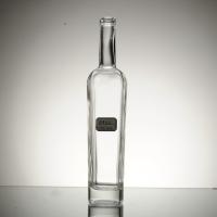 China 750ml Clear Glass Bottle Vodka with High Flint Glass Material and Cork Sealing Type for sale